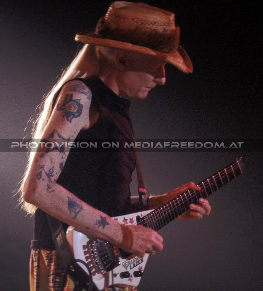 Let me in - Tour 07 - CA - Zelt (Johnny Winter - Concert)