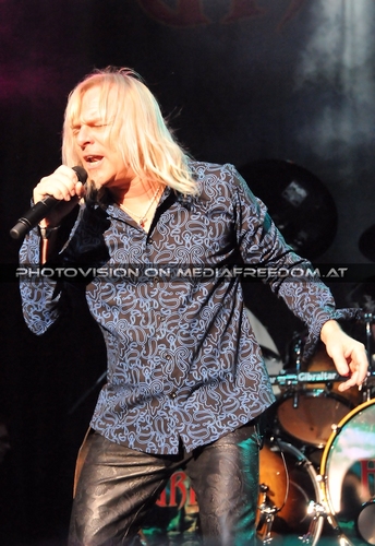 Wake the sleeper 12 - Planet Gasometer (Uriah Heep - Concert)