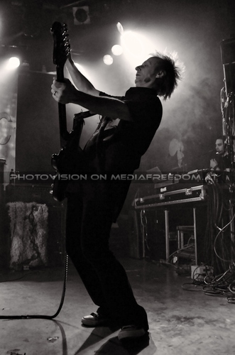 Right here, right now - Tour Pix 12 - Planet Music