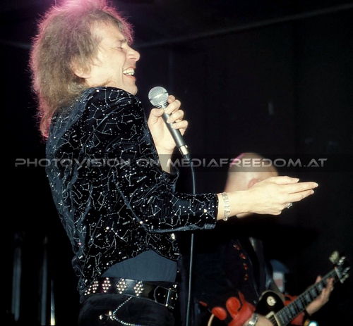 Just like an arrow - Rockhaus - Vienna (Magnum - Concert)