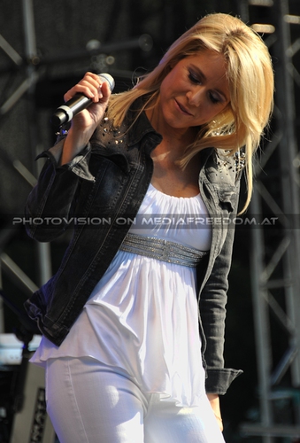 Mondblind - Tour 04 - Donauinselfest (Simone - Concert)