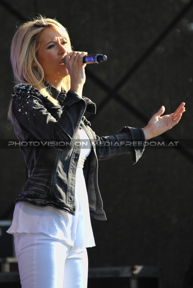 Mondblind - Tour 03 - Donauinselfest (Simone - Concert)