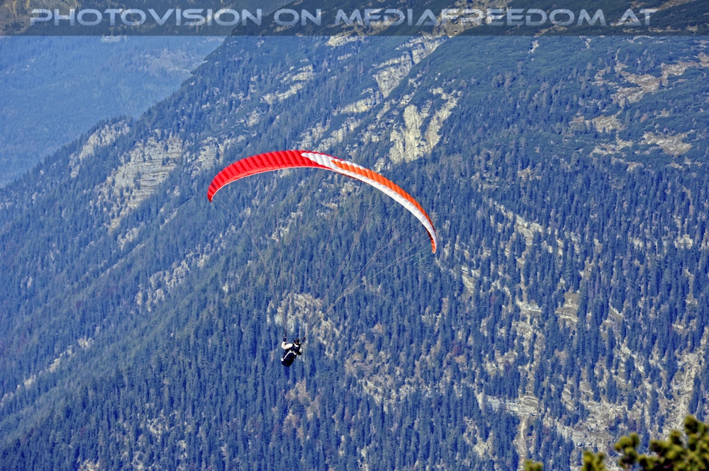 Paragleiter im Flug - Dachstein (Urlaub)