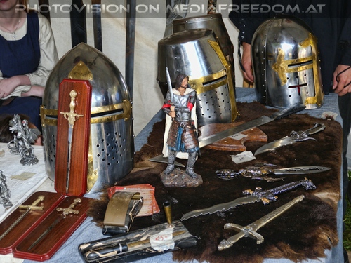 Ritter Helme - Laxenburg - Schlosspark (Mittelalterfest)